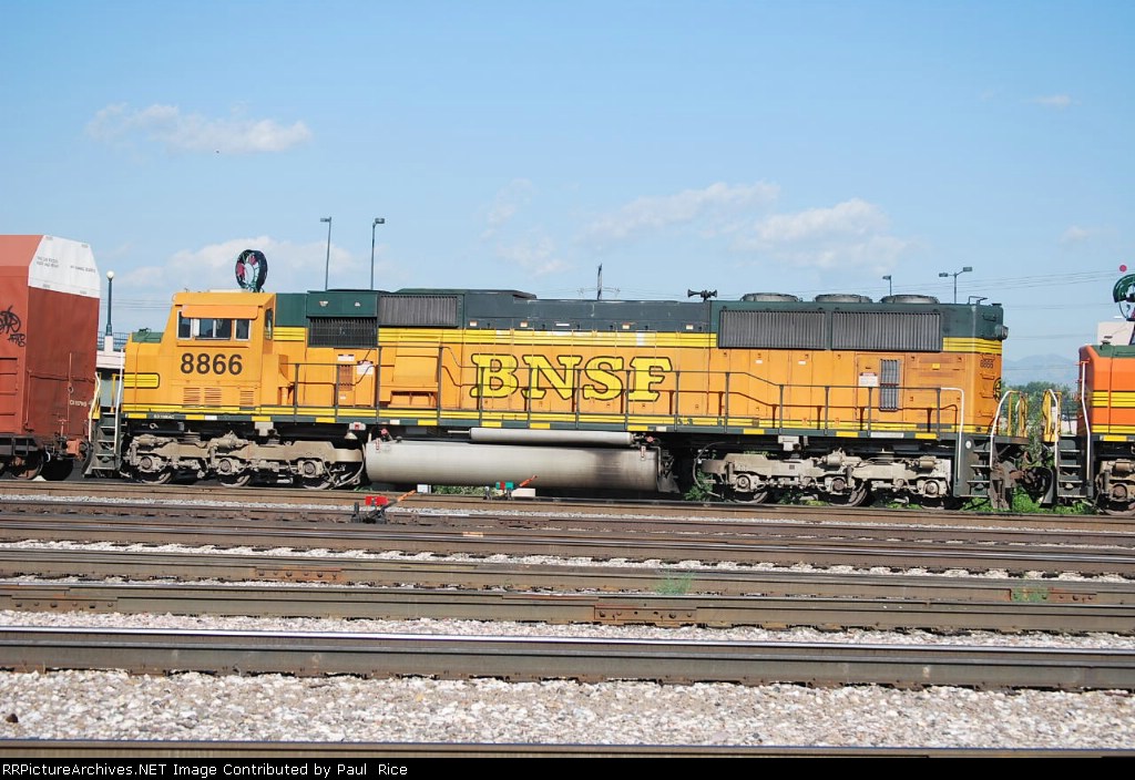 BNSF 8866